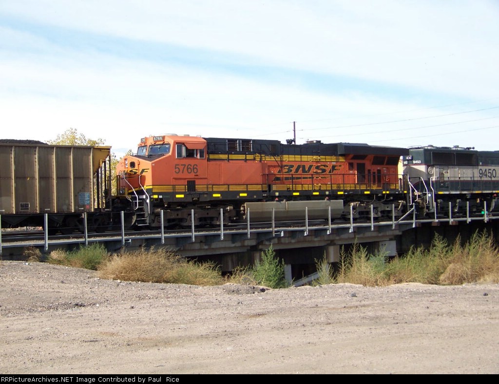 BNSF 5766